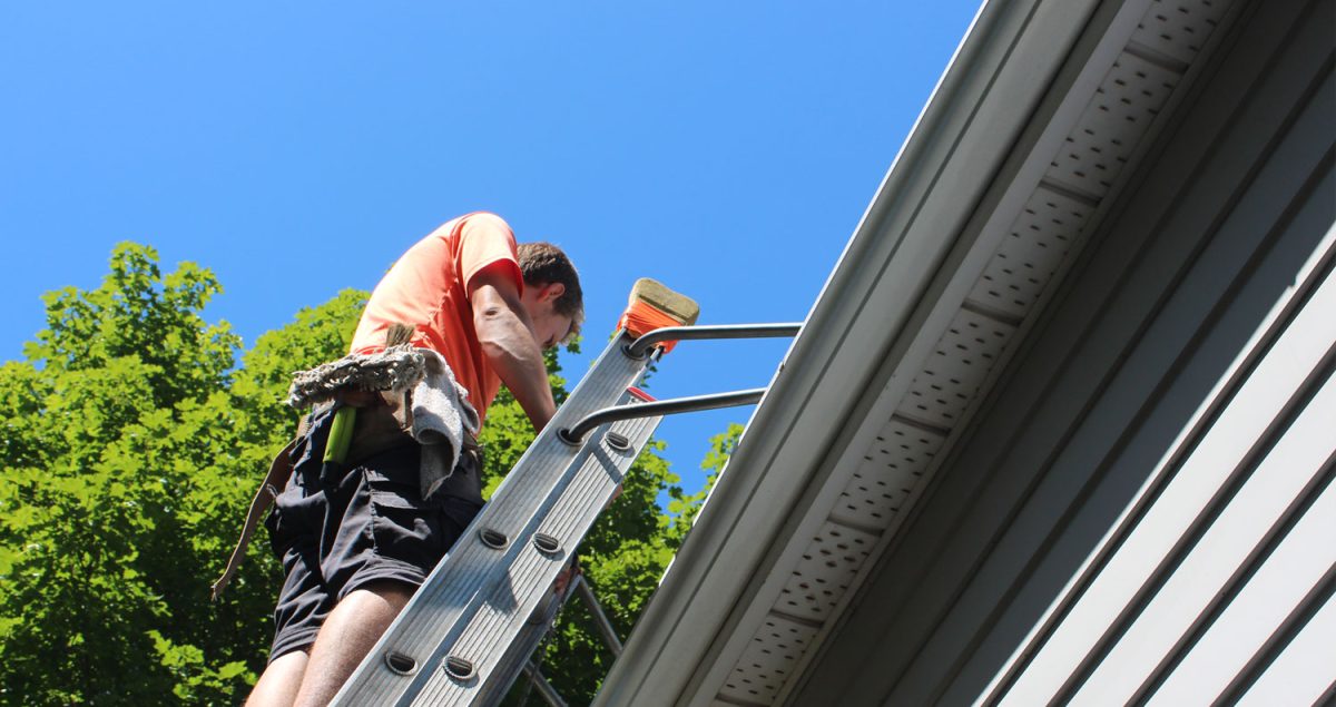 REGULAR EAVESTROUGH CLEANING - Performance property Service